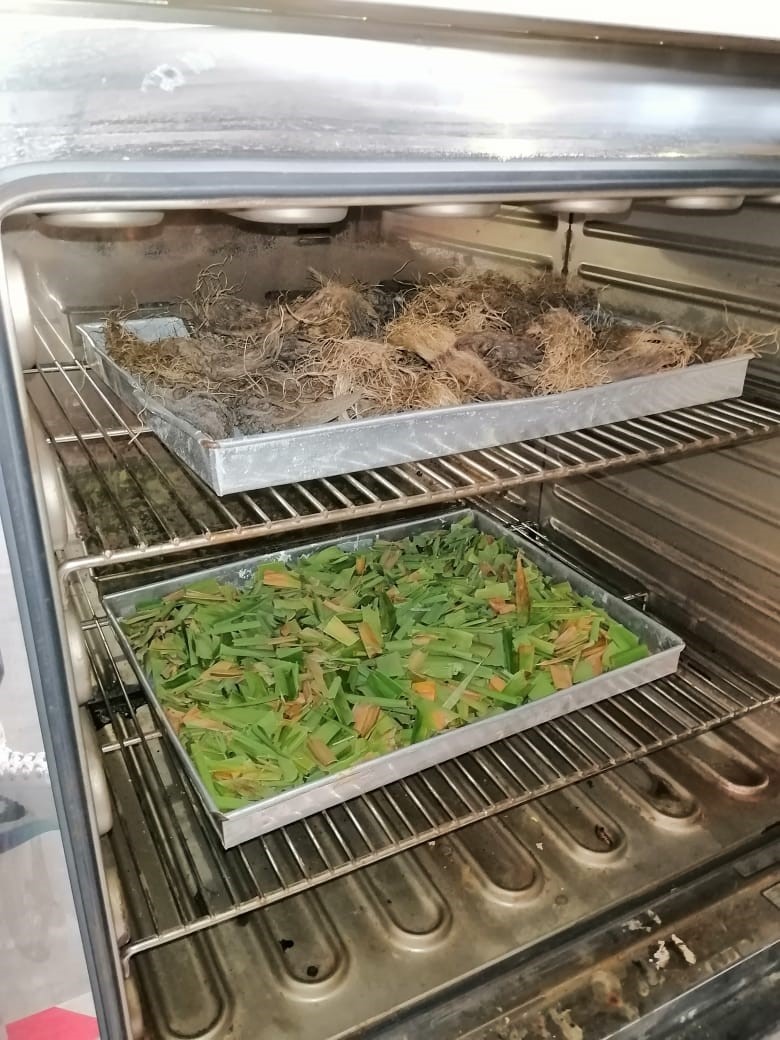 Peningkatan kualitas minyak jelantah sebagai bahan baku pembuatan ...